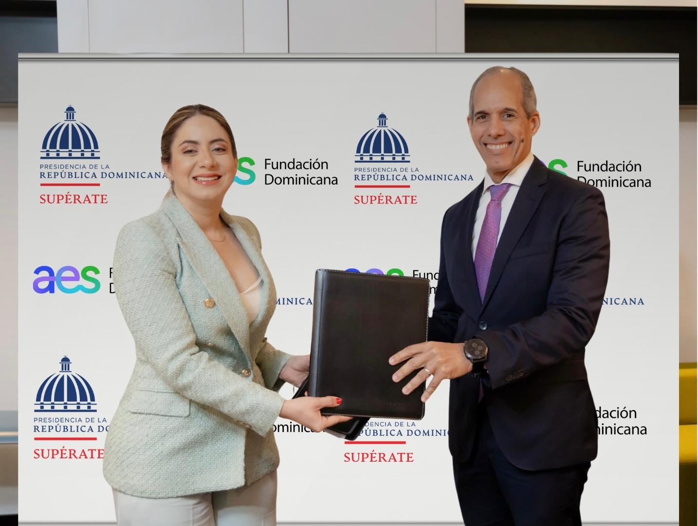 Fundación AES Dominicana y Supérate firman convenio para impulsar a mujeres emprendedoras ...